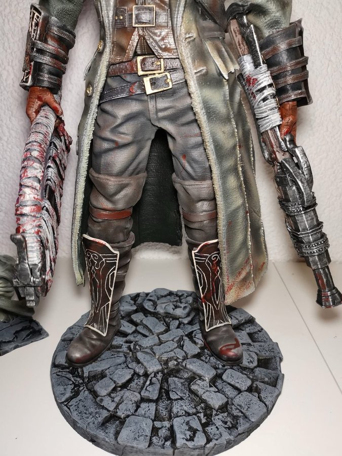 Bloodborne Hunter Figur | Köp på Tradera (712915342)
