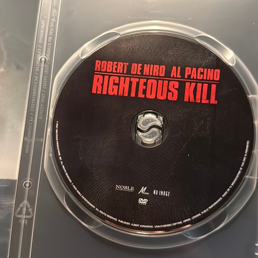 Se produkter som liknar Righteous Kill DVD med Robert.. på Tradera ...