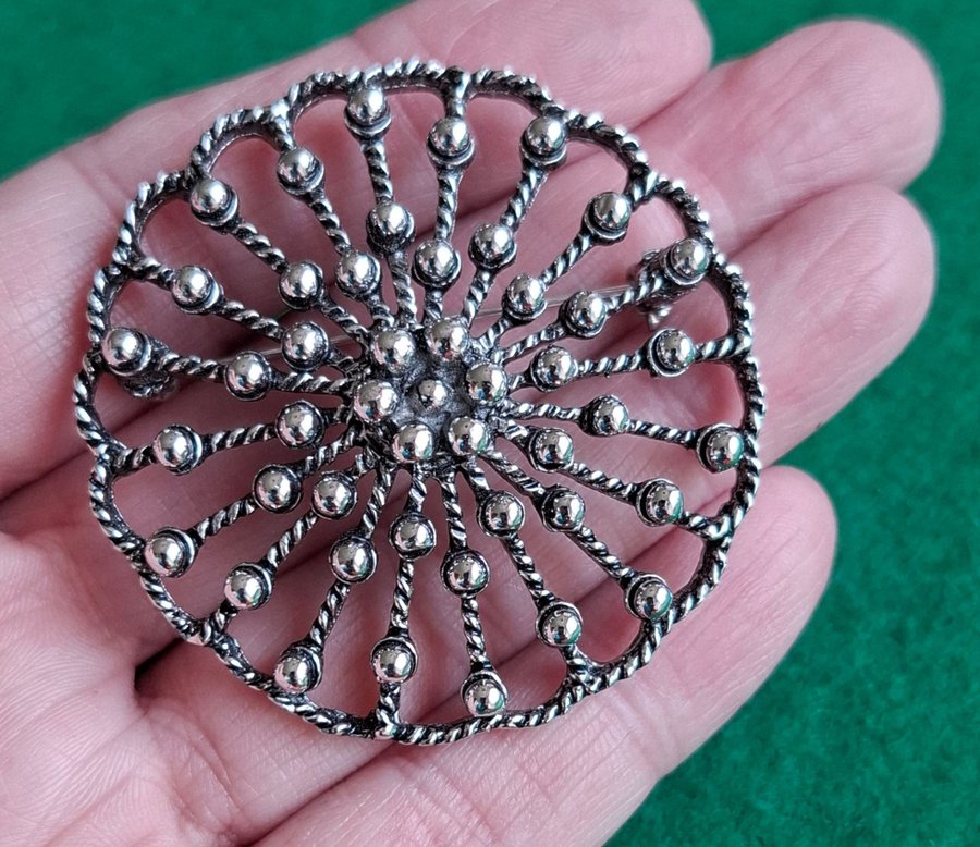 SARAH COVENTRY vintage fantastic brosch, mkt go.. | Köp på Tradera ...