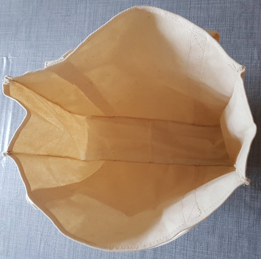 Mormors oanvända, beige kasse av tyg. Ett fack .. | Köp på Tradera ...