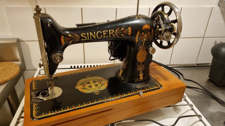 Singer symaskin från 1940-talet med väska | Köp på Tradera (586817189)