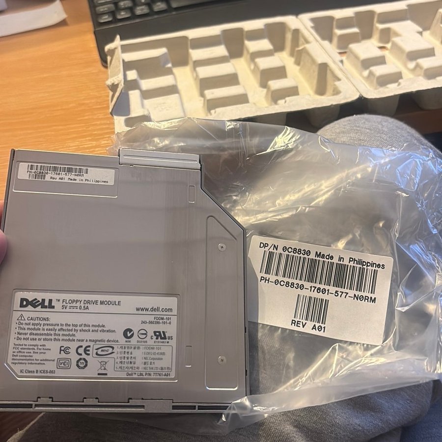 Se produkter som liknar Dell Floppy Drive Module FDDM.. på Tradera ...