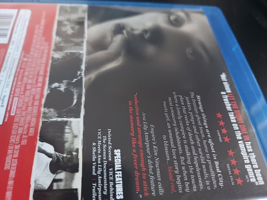 A Girl Walks Home Alone at Night - Blu-ray | Köp på Tradera (713661564)