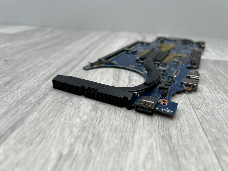 Moderkort - Dell Latitude .. | Köp från TeknikFrontenAB på Tradera ...