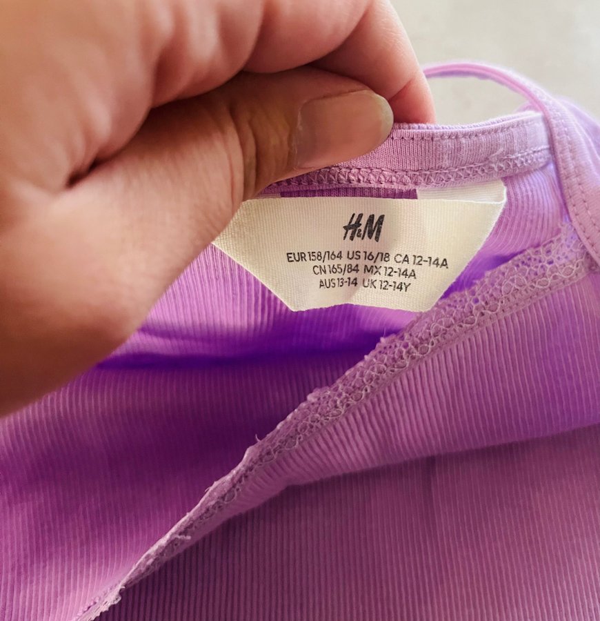 Se produkter som liknar Lila ribbat linne från H&M st.. på Tradera (689987507)