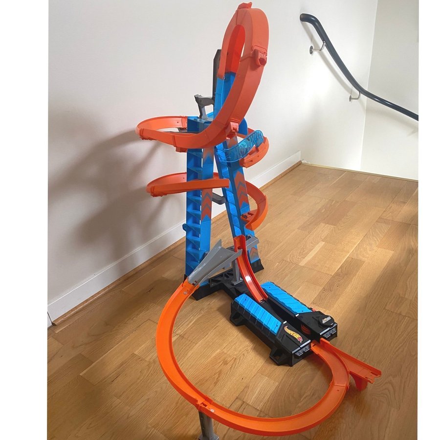Hot Wheels-bana. SKY CRASH TOWER | Köp på Tradera (595071120)