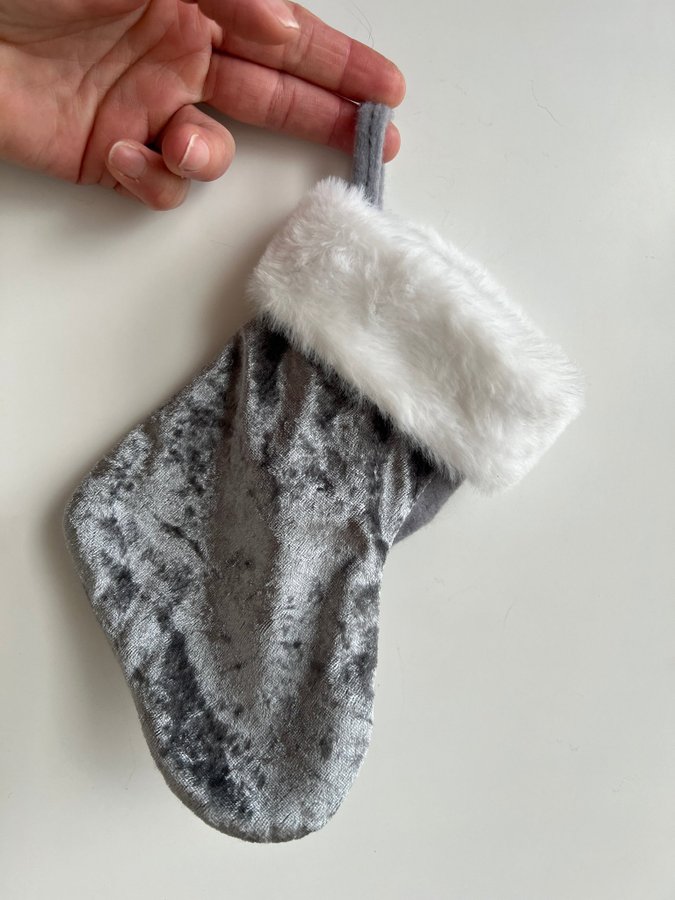 Söt sammetslen grå liten julstrumpa med vit päl.. | Köp på Tradera ...