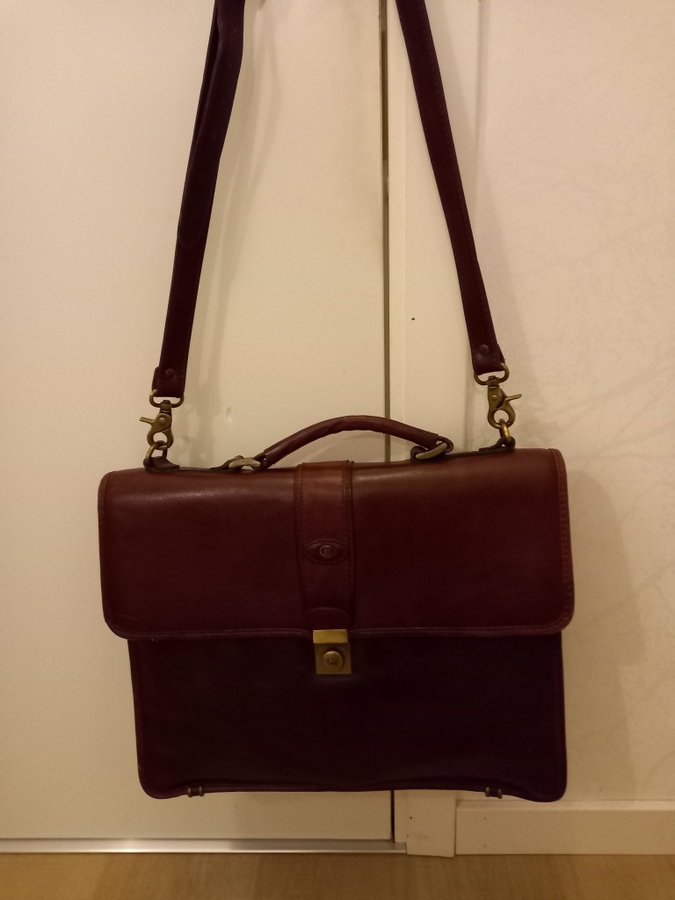 Baron Portfölj Datorväska Axelremväska äkta bru.. | Köp på Tradera ...