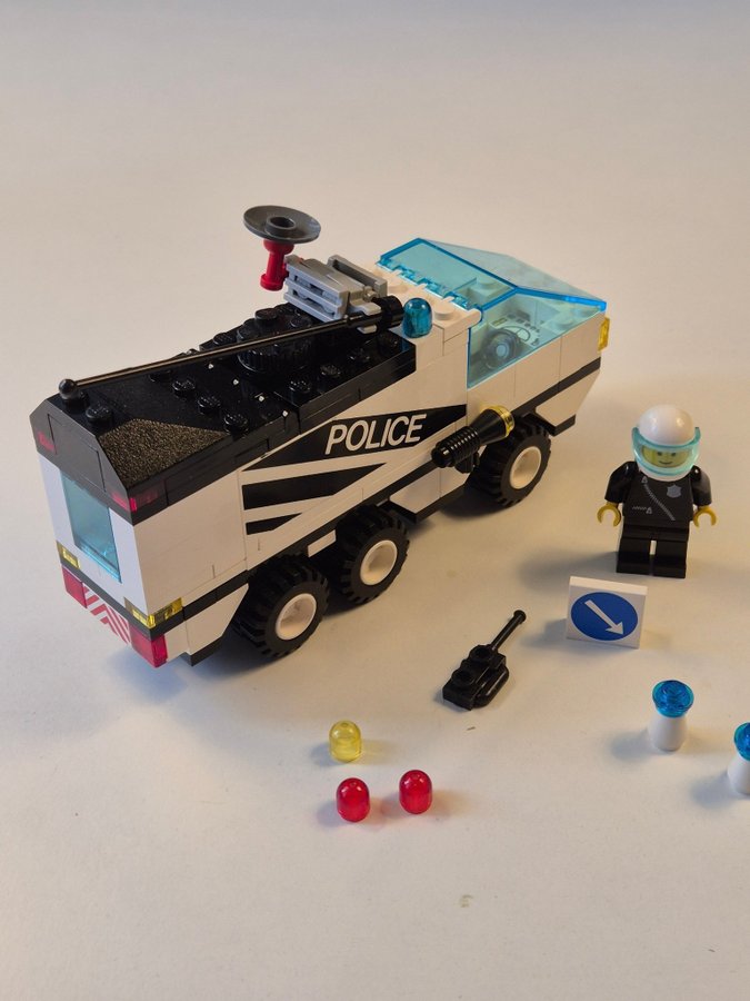 Lego Classic Town Police från år 1991! Komplett.. | Köp på Tradera ...