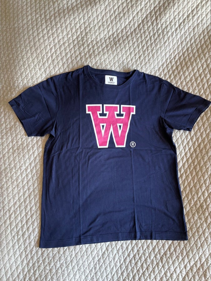 Double A by Wood Wood mörkblå t-shirt, storlek L | Köp på Tradera ...