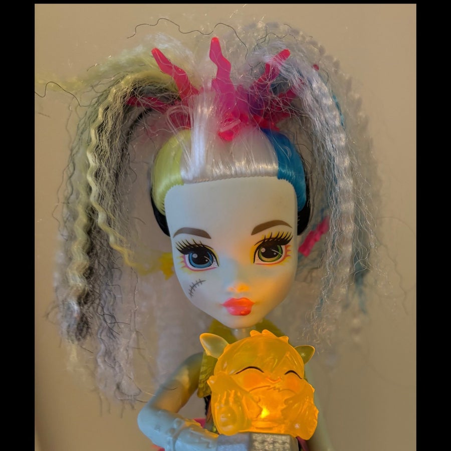 Monster High Electrified Frankie Stein Docka | Köp på Tradera (736986364)