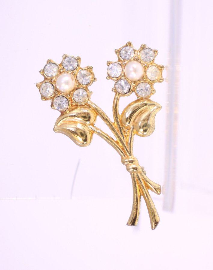 Vintage gold-tone metal floral brooch with faux.. | Köp på Tradera ...