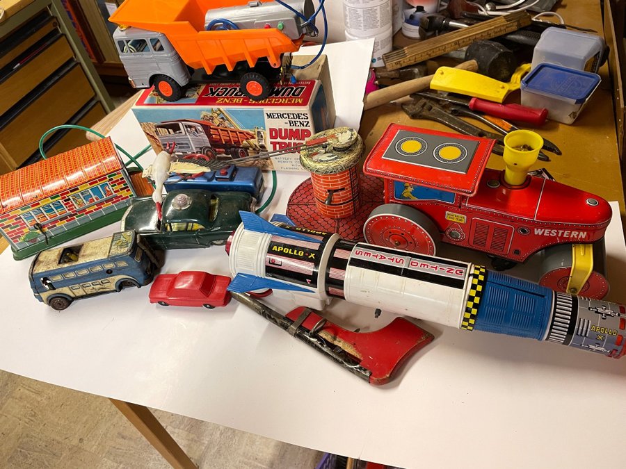 Se produkter som liknar Parti gamla leksaker på Tradera (576596715)