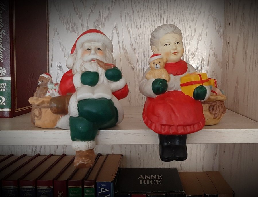 Julfigurer i keramik. Tomte &tomtemor. Sittande.. | Köp på Tradera ...