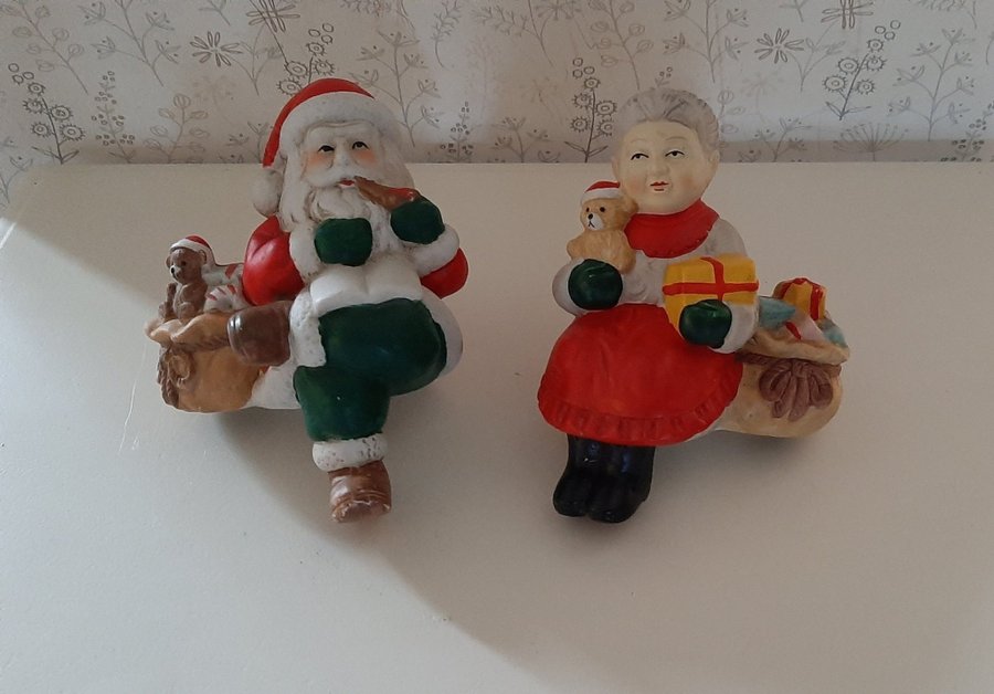 Julfigurer i keramik. Tomte &tomtemor. Sittande.. | Köp på Tradera ...