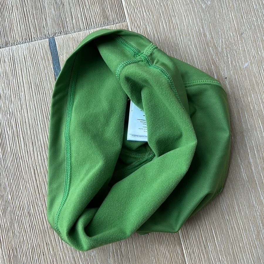 Se produkter som liknar Grön mössa med Volvo logga på Tradera (702547593)