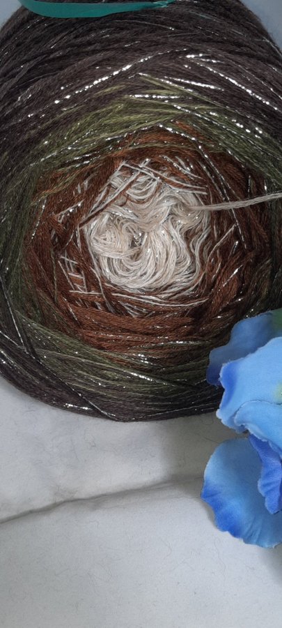 Se produkter som liknar 270g/1050m färgrymd lace garn.. på Tradera ...