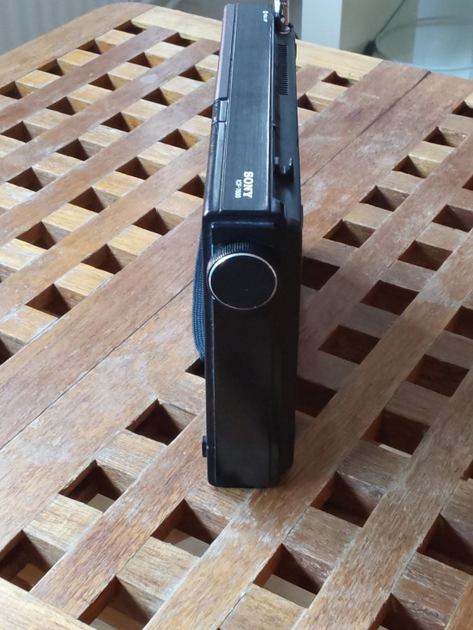 Se produkter som liknar Sony ICF-7600 FM/MW/SW 7 Band.. på Tradera ...