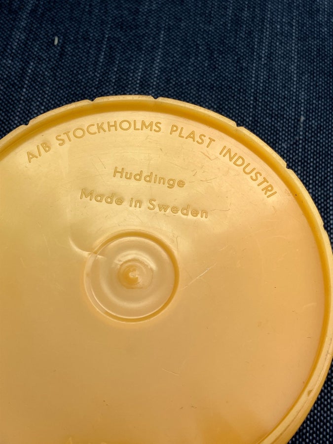 Retro Gul Burk - Stockholms Plast Industri | Köp på Tradera (736620163)