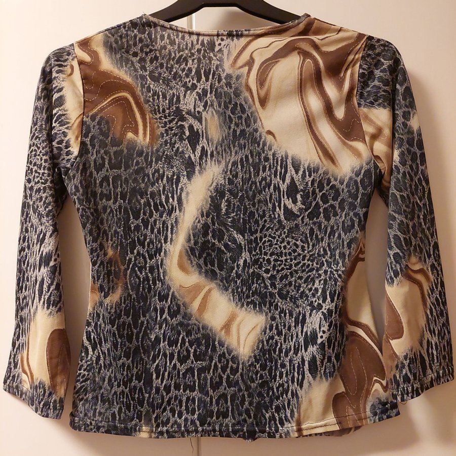 Svart/beige/brung/grå långärmad tröja. 100% pol.. | Köp på Tradera ...