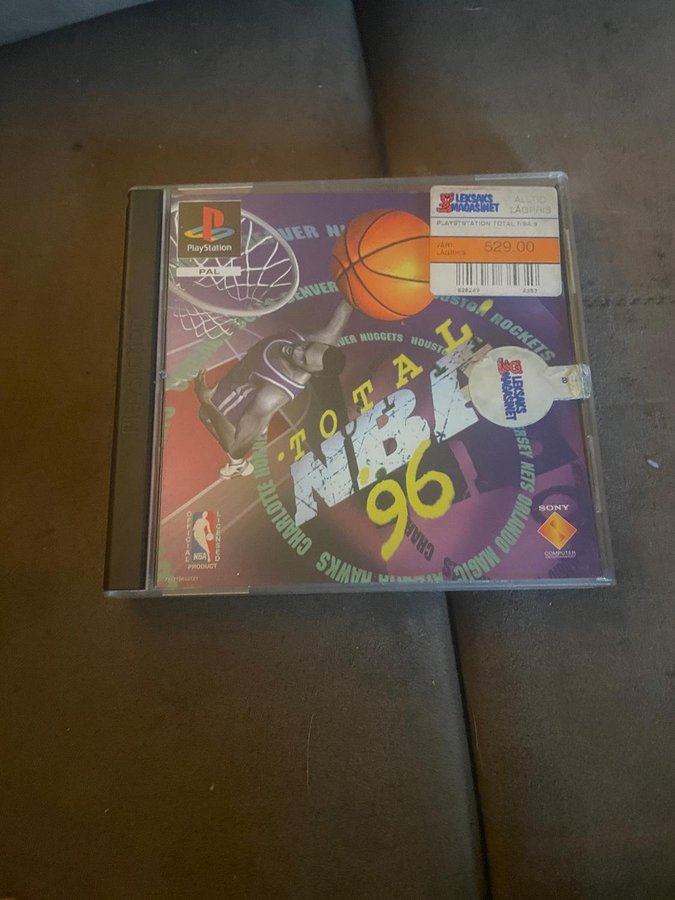 Se produkter som liknar PS1: Total NBA 96 på Tradera (573367147)