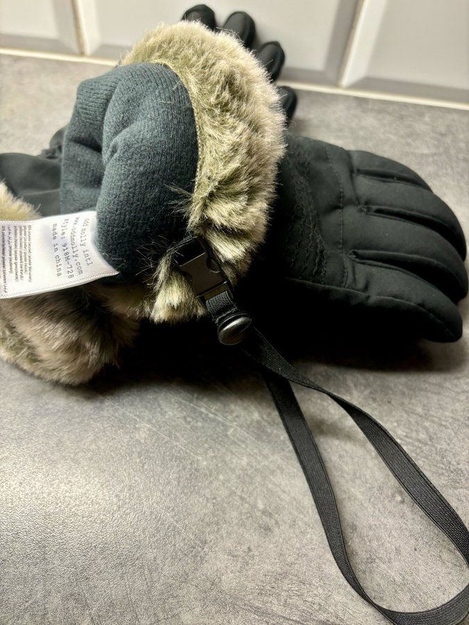 Se produkter som liknar Odd Molly skid/vinter Vantar på Tradera (648359434)