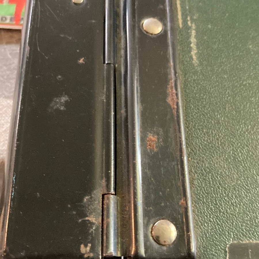 Se produkter som liknar Pärm med Husqvarna-logga med .. på Tradera ...