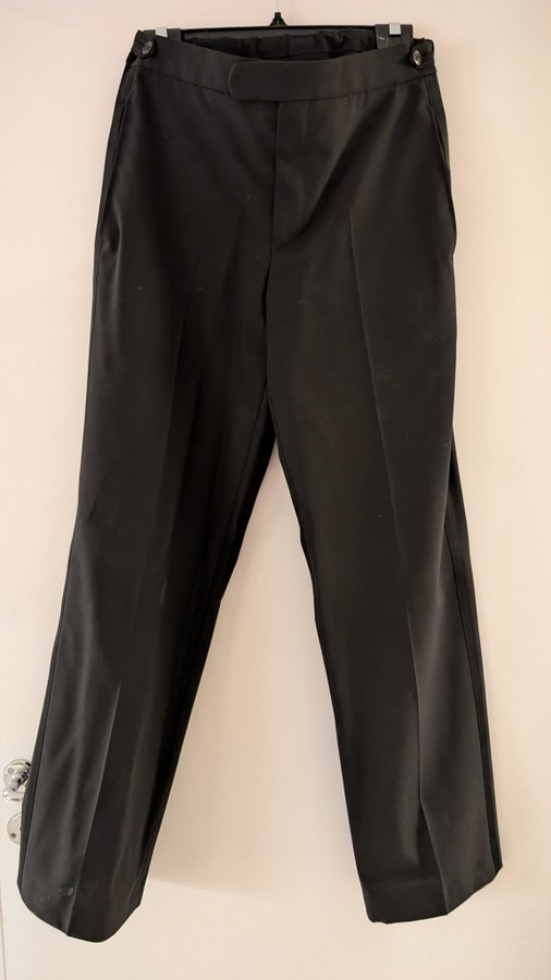 Frack med skjorta, byxor, väst och flugor | Köp på Tradera (710452481)