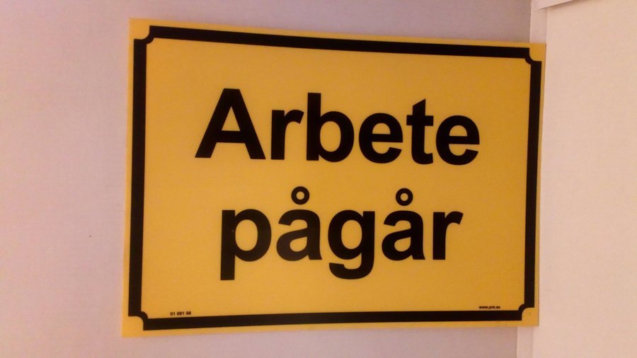 Se produkter som liknar Skylt (Arbete pågår) i plast . på Tradera ...