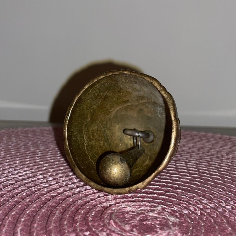 Mässingsklocka i form av en dam | Köp på Tradera (700150107)