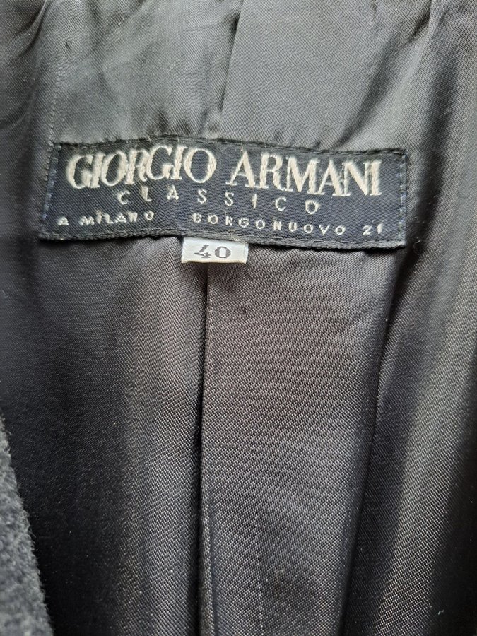 Giorgio Armani grå kappa Prissänkt! | Köp på Tradera (710353856)