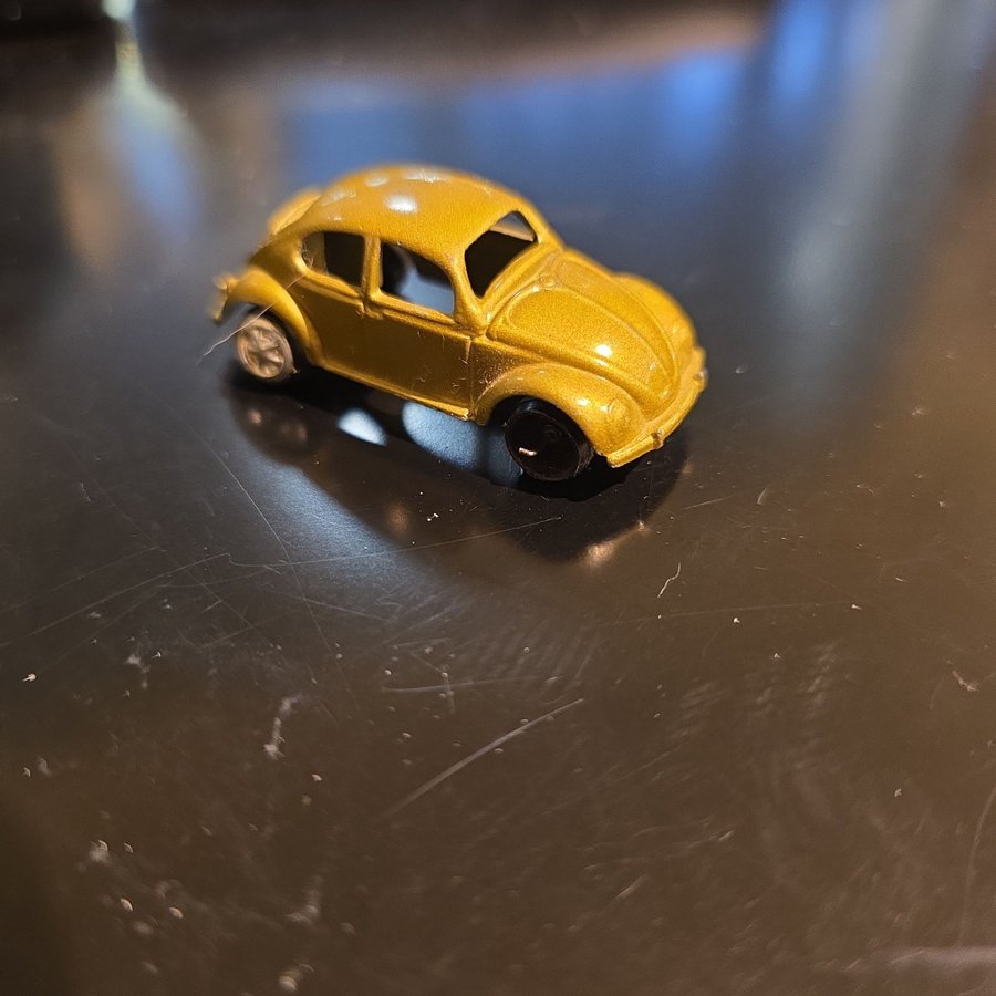 Leksaksbil, guldfärgad hongkong | Köp på Tradera (712001250)