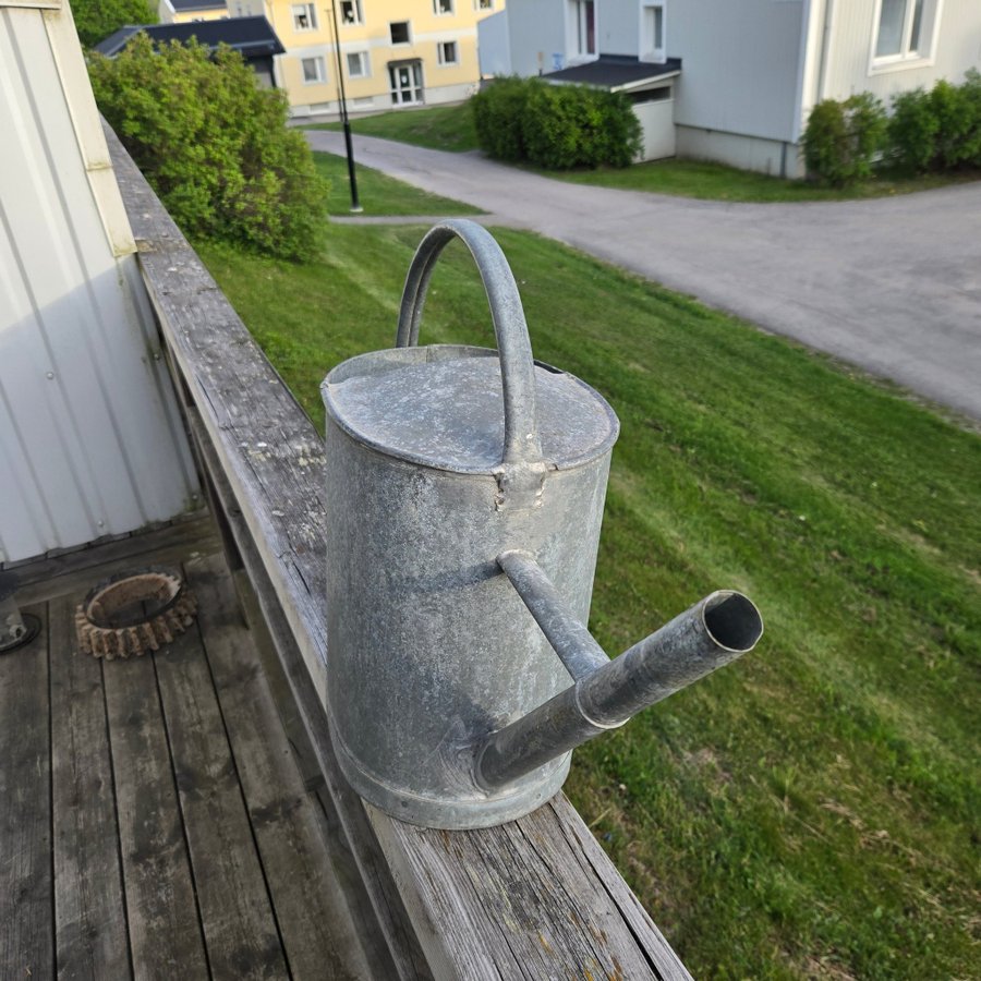 Äldre Vattenkanna av Zink, 1960-tal | Köp på Tradera (733778513)