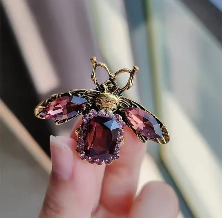 Unisex brosch Fluga/insekt i fin design. | Köp på Tradera (695655230)