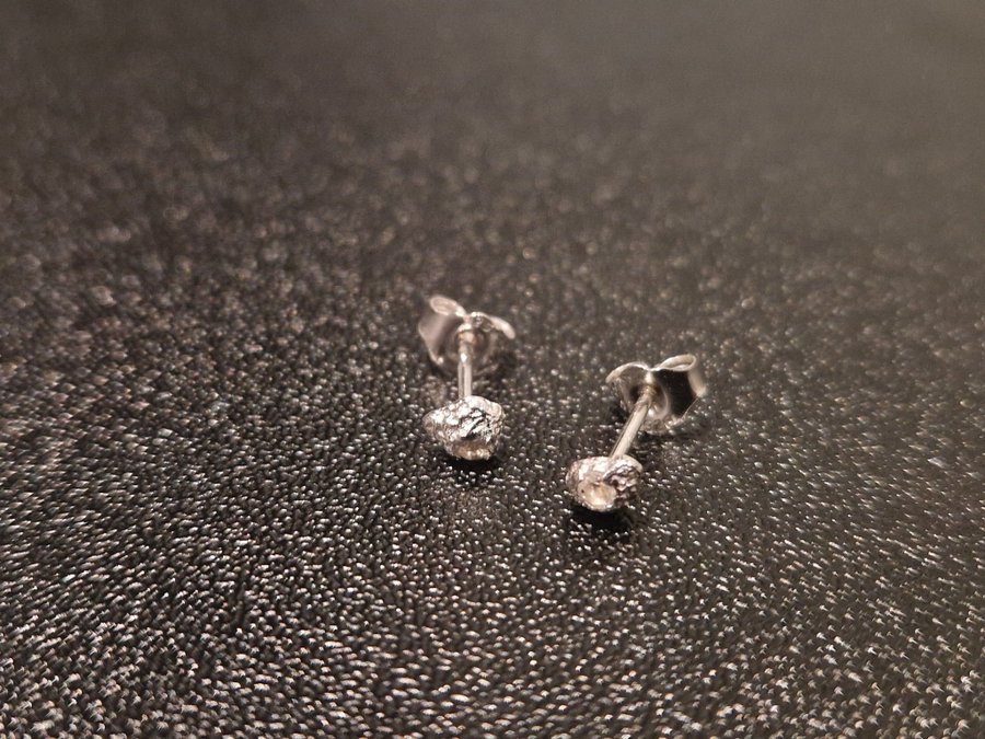 Silverörhängen med sten från Maanesten | Köp på Tradera (708767659)