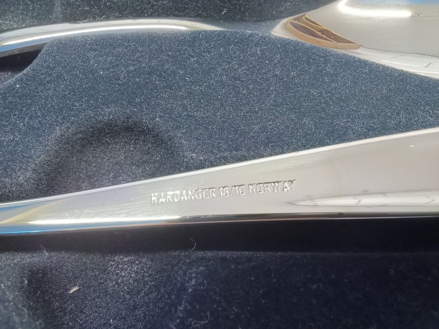 Nytt - Hardanger Bestick - Serveringsset Julie | Köp på Tradera (708391689)