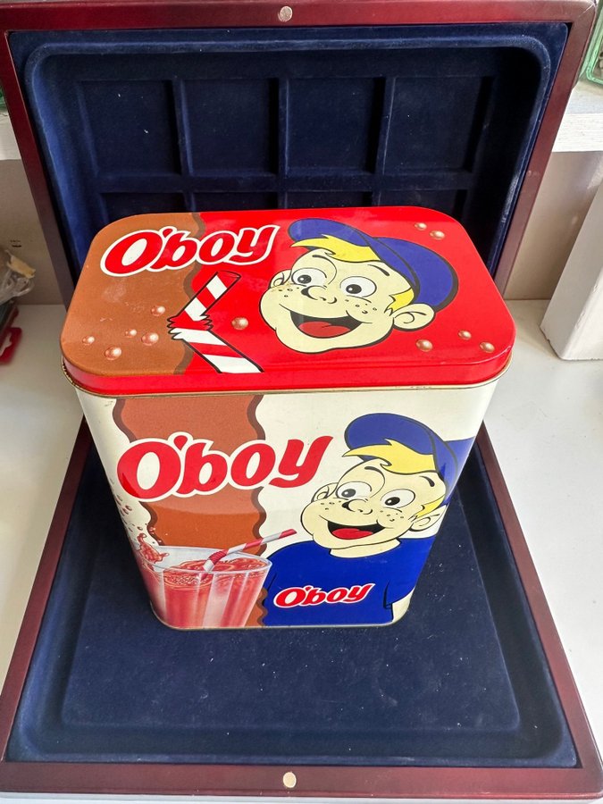 Se produkter som liknar Oboy burk i plåt på Tradera (695248233)