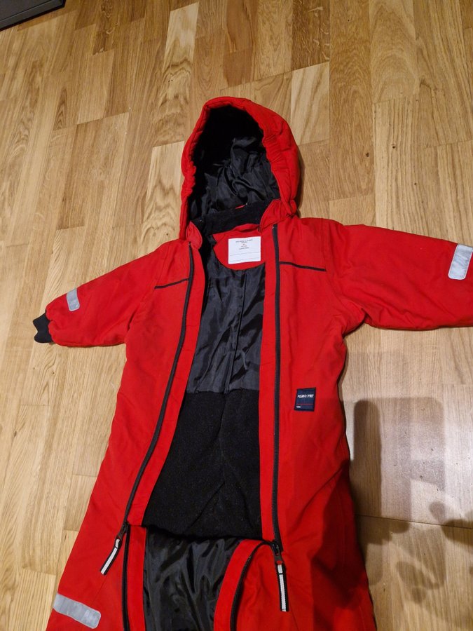 Polarn O. Pyret, röd overall i storlek 80 | Köp på Tradera (706231031)