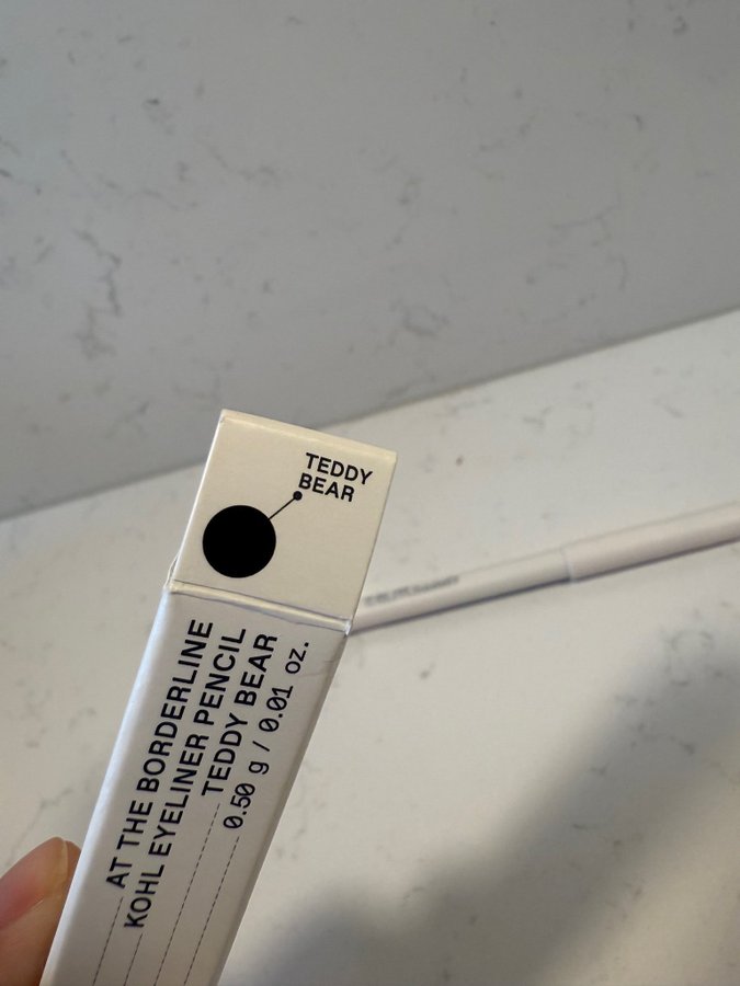 r.e.m. beauty At The Borderline Kohl Eyeliner P.. | Köp på Tradera ...