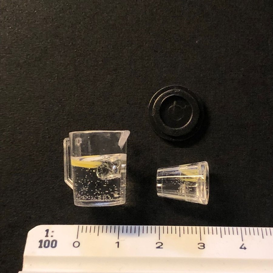 Miniatyr Kanna & glas med citronvatten och is, .. | Köp på Tradera ...