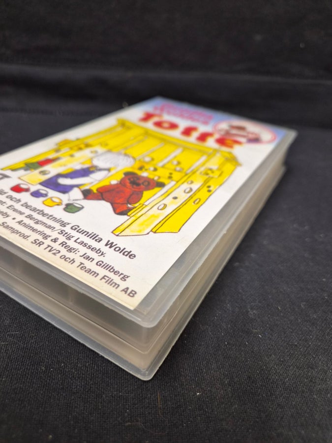 Se produkter som liknar Gunilla Woldes Totte VHS på Tradera (721720840)