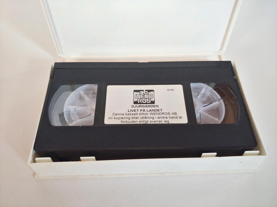 Se produkter som liknar VHS Film, tecknat - Djur Gård.. på Tradera ...