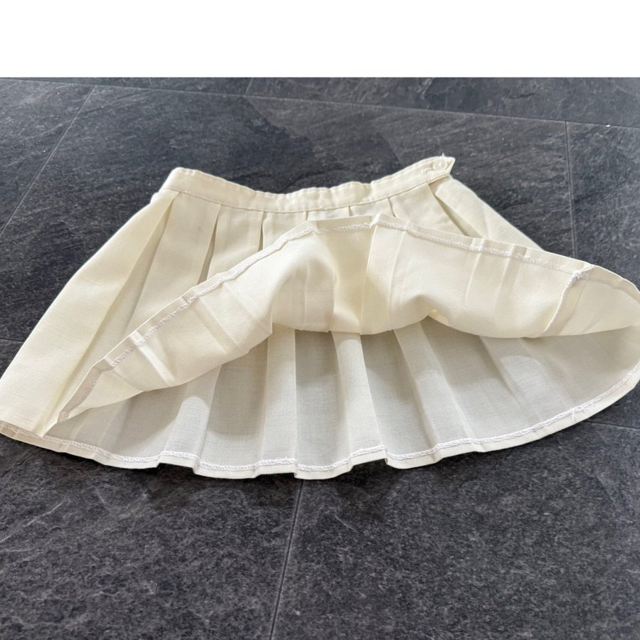 Vintage veckad Kjol Terylene Naturvit Midjemått.. | Köp på Tradera ...