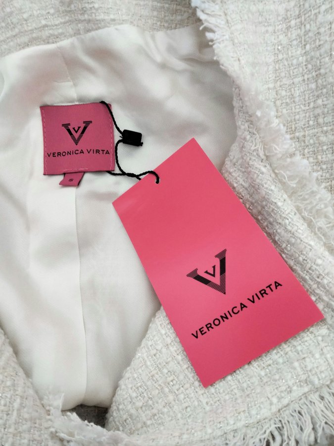 Se produkter som liknar Veronica Virta Alexandra-kapp.. på Tradera ...