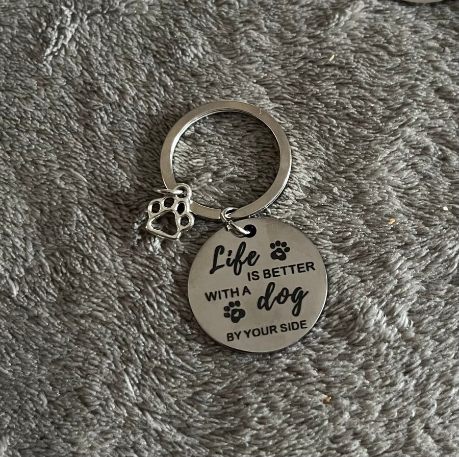 Ny fin nyckelring. Silverfärgad. Till hundälskare | Köp på Tradera ...
