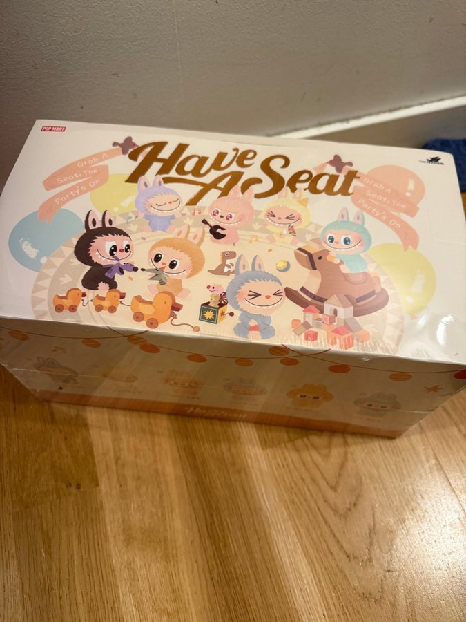 THE MONSTERS - Have a Seat Vinyl Plush Blind Bo.. | Köp på Tradera ...