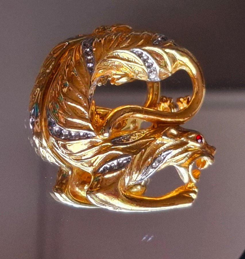 Häftigt brosch i form av en dragon från TAIWAN | Köp på Tradera (695578980)