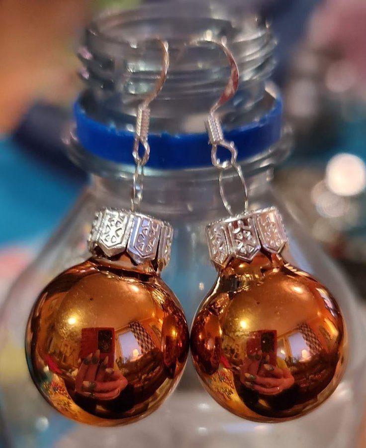 Örhängen med Julkulor i glas 2cm. | Köp på Tradera (702205496)