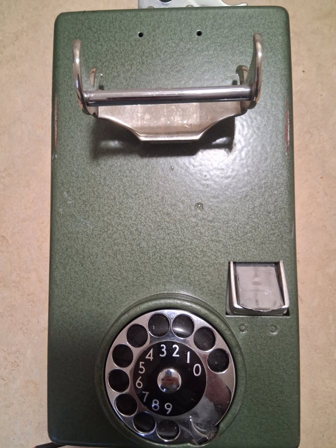 Se produkter som liknar Televerket mynttelefon telefo.. på Tradera ...