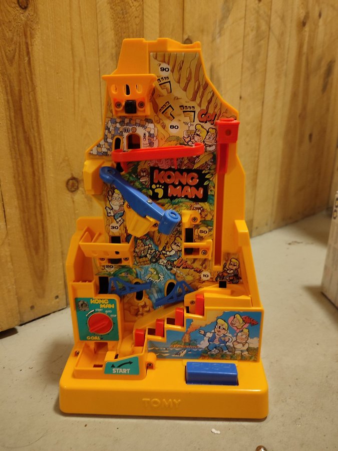 Tomy kong man. Kulbana från 80 talet. Retro. le.. | Köp på Tradera ...
